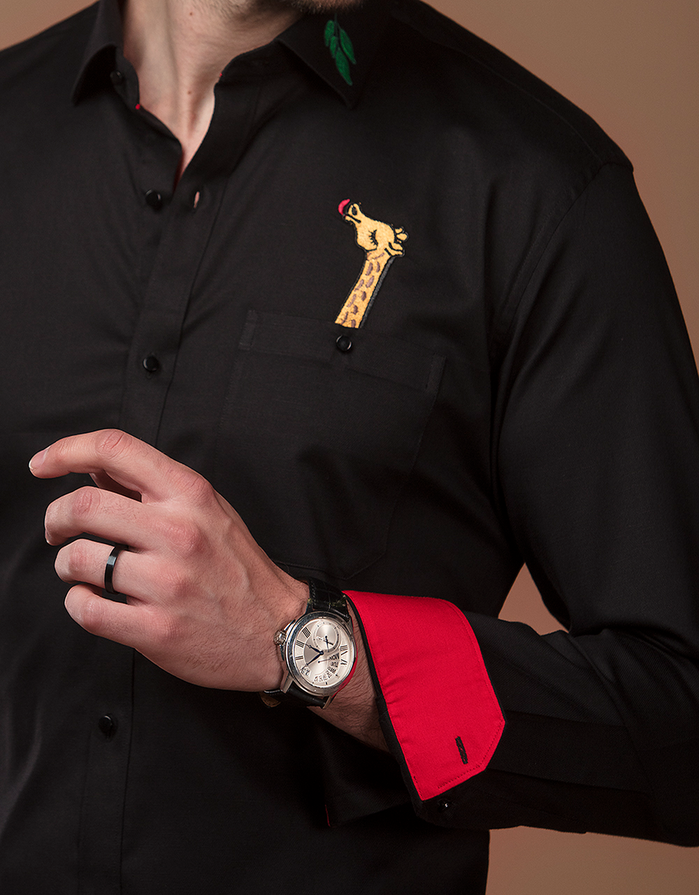 GIRAFFE MOTIF BLACK SHIRT